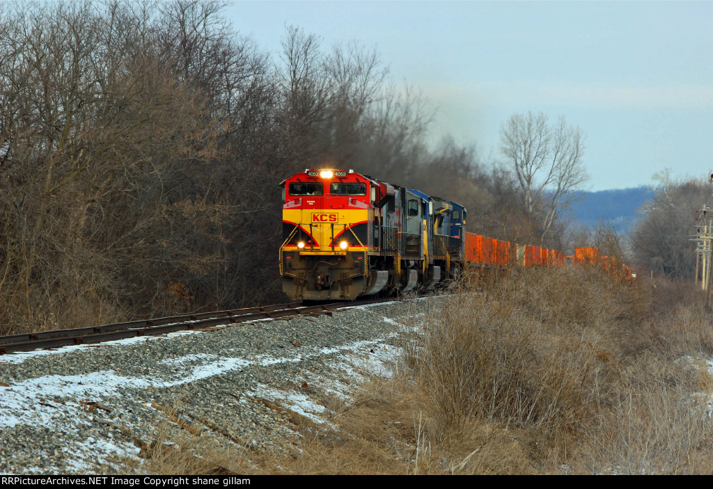 KCS 4053 Leads a Wb stack train Toward Kc.